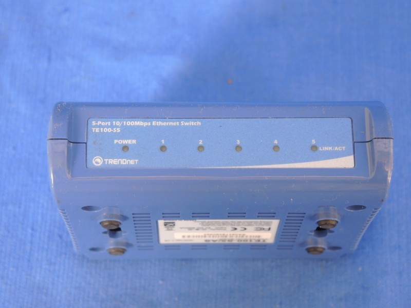 Trendnet TE100-S5/AS) 5-Port Ethernet Sw.